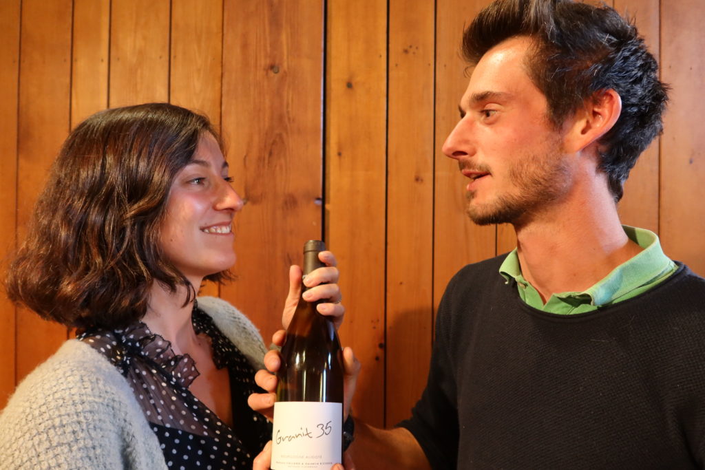 Les artisans vignerons du mâconnais mettent la jeunesse en bouteille ...