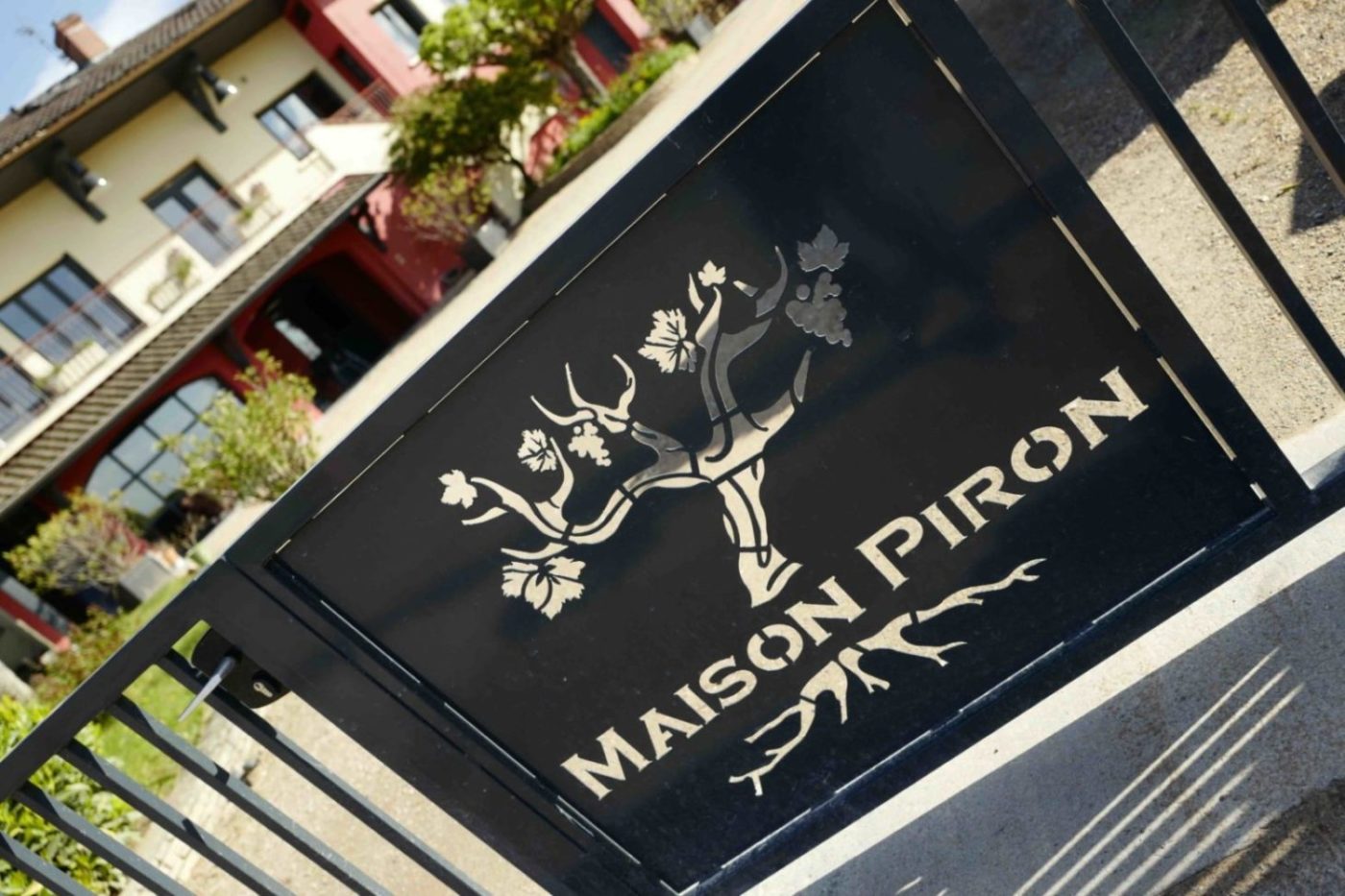 Maison Piron, au bonheur de julien Revillon - Les Buvologues | Vins de ...